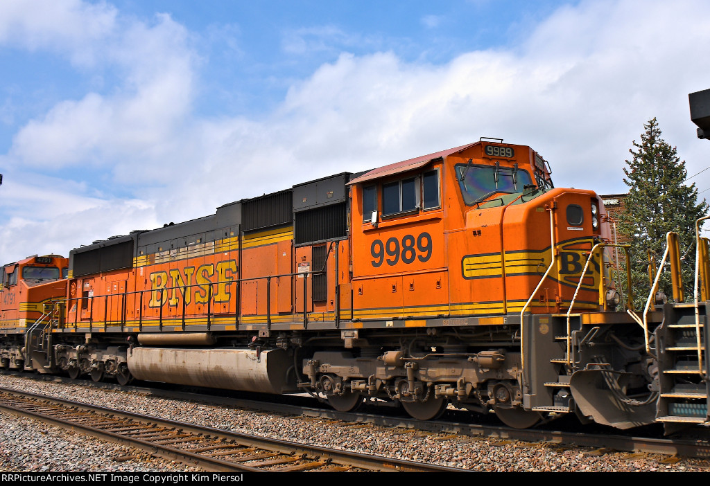 BNSF 9989